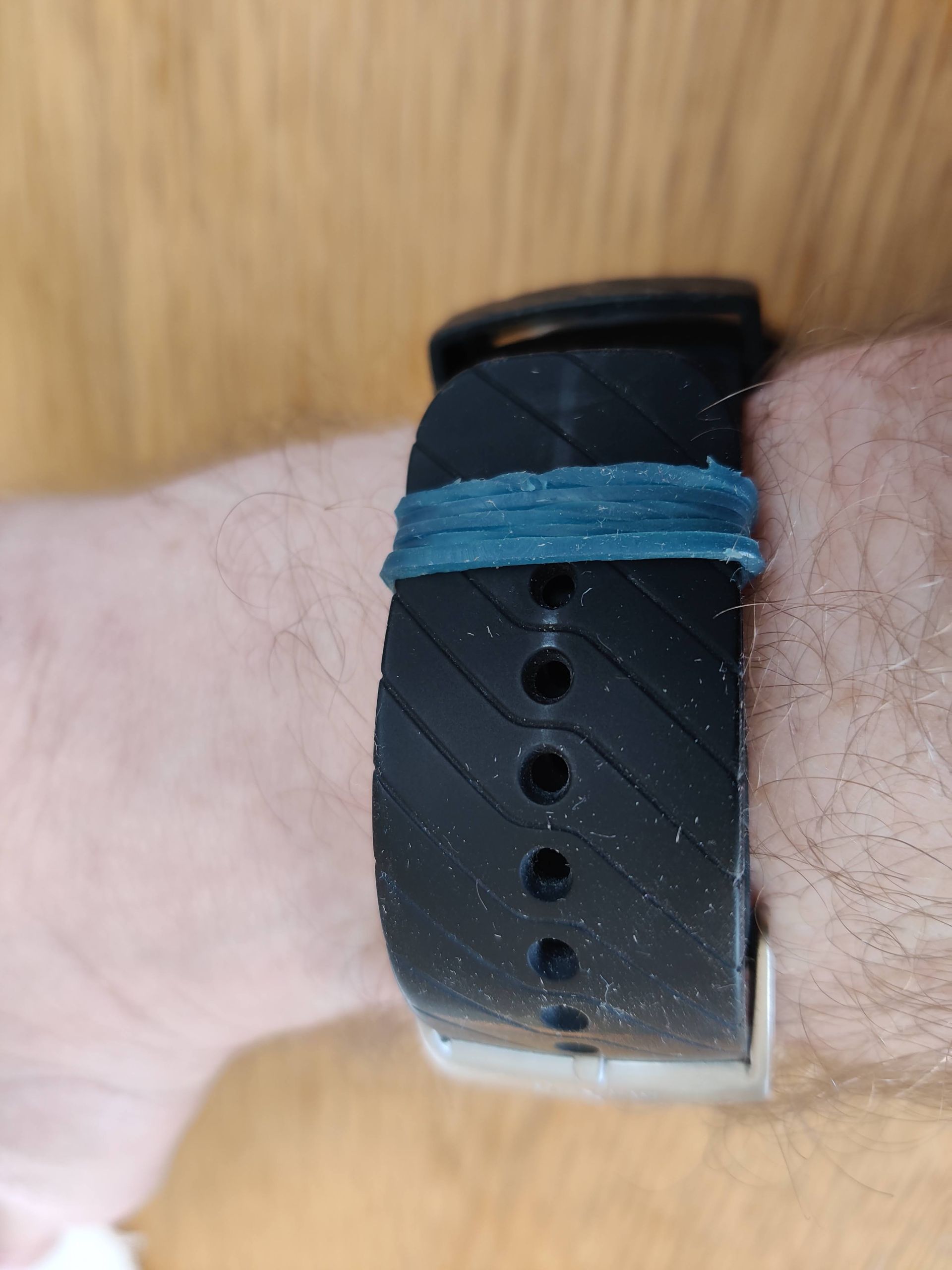 How to change strap on Suunto watch? [VIDEO] | Nail the Trail