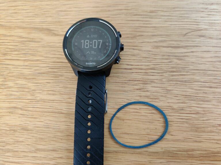 How to change strap on Suunto watch? [VIDEO] | Nail the Trail